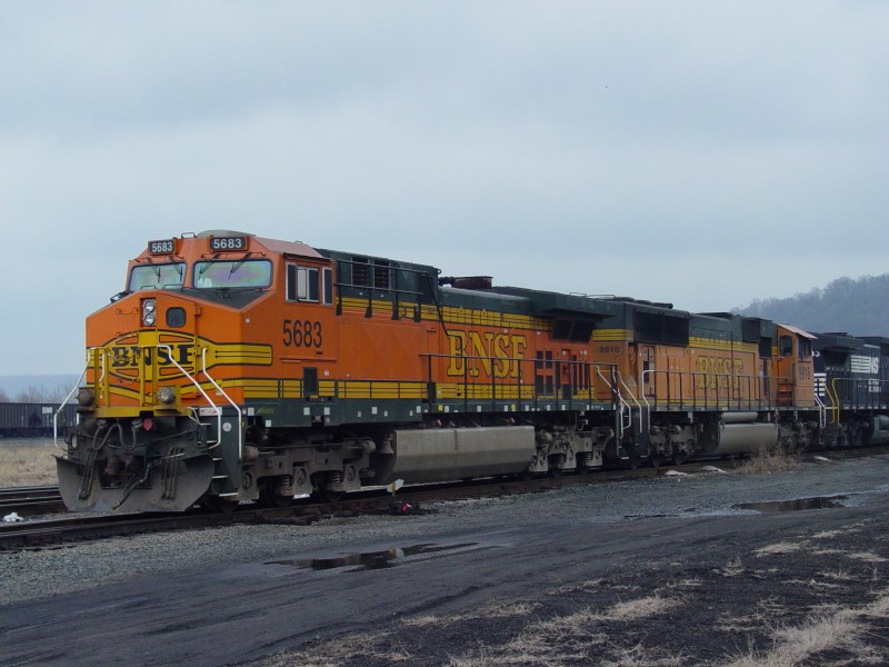 BNSF 5683